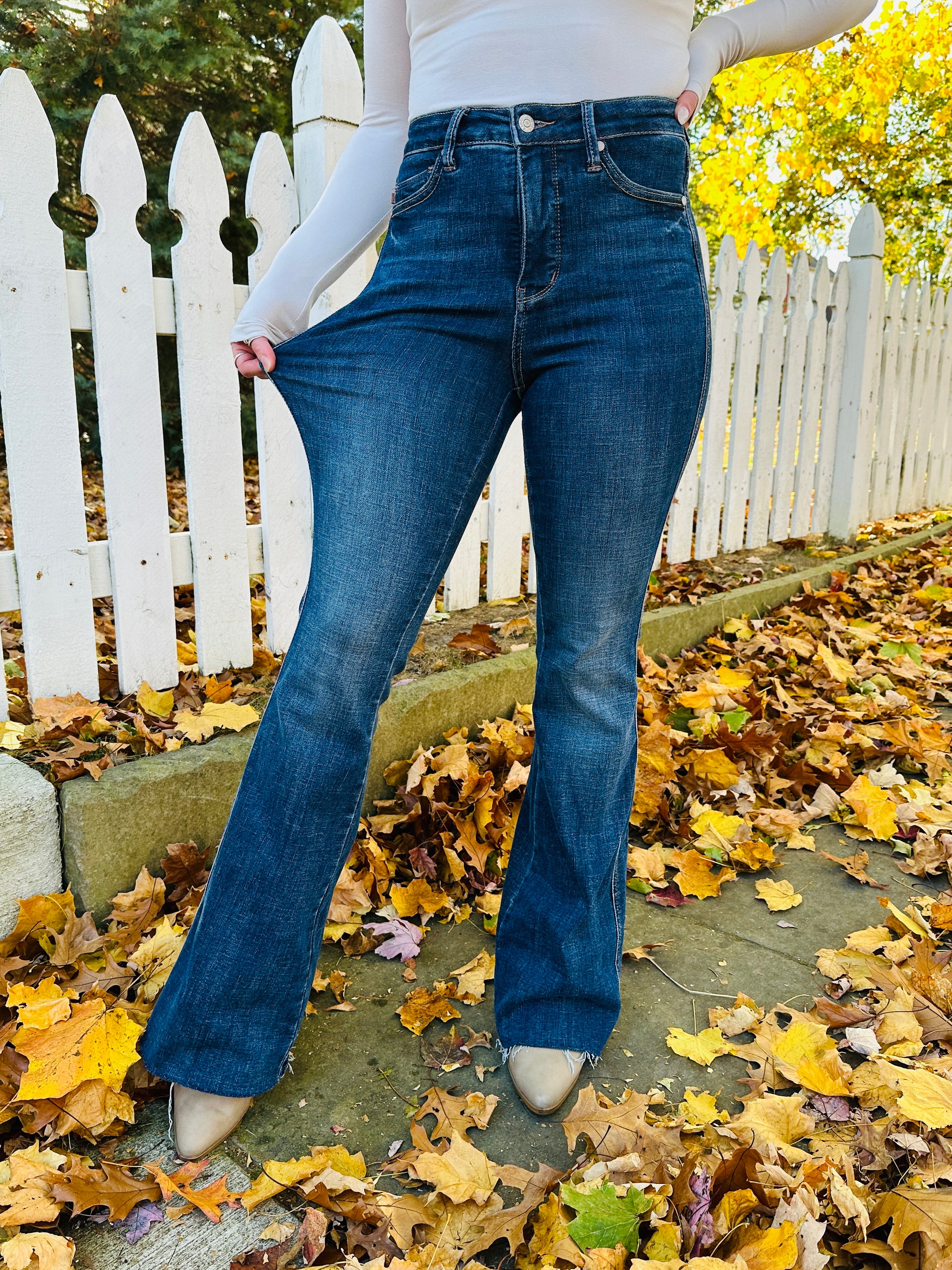 Judy Blue Trifecta Flare Tummy Control Butt Lifting Flare Jeans in Reg – MOCO Boutique